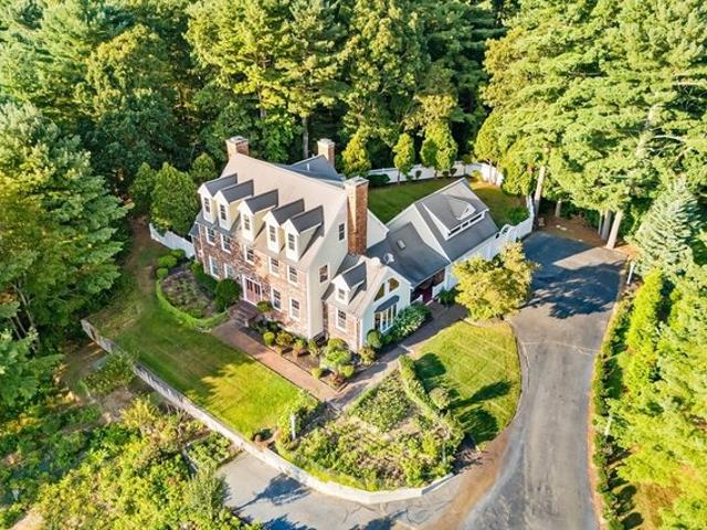 17 Old Landing Rd, Pembroke, MA 02359