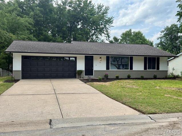 17 Oxbow Rd, Saint Peters, MO 63376