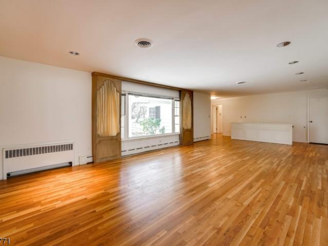 17 Oxford Dr