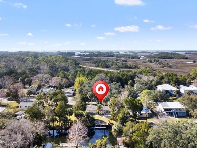 17 Palm Dr, Yankeetown, FL 34498