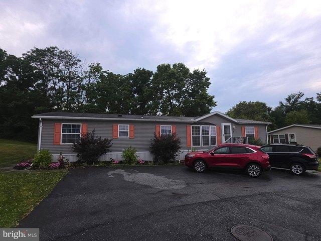 17 Patricia Dr, Lebanon, PA 17042