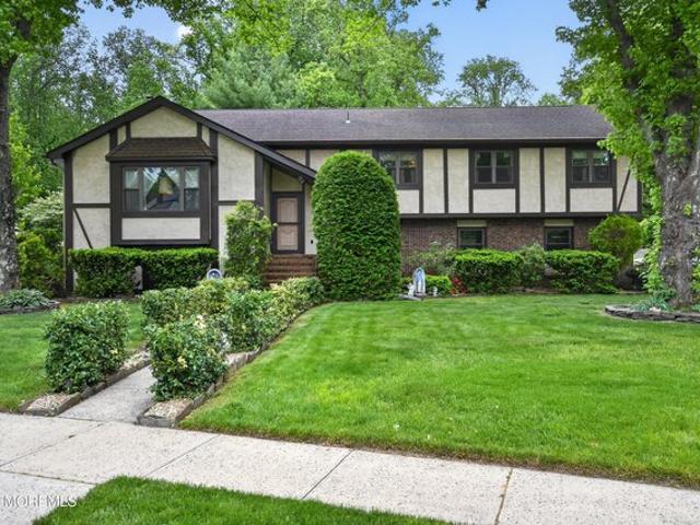 17 Point O Woods Rd, Middletown, NJ 07748
