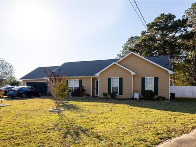 17 Pope St, Fort Mitchell, AL 36856
