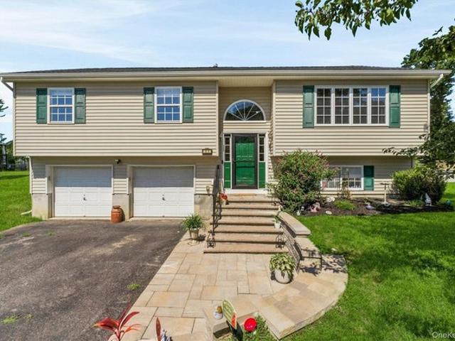 17 Princeton Dr, Walden, NY 12586