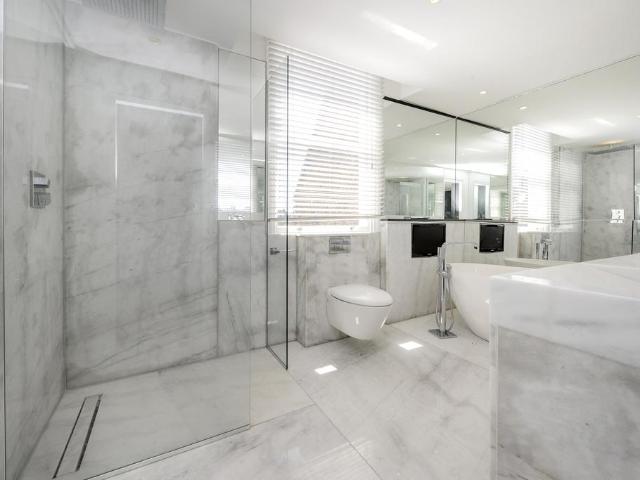 17 Queens Gate Place, SW7 3 bed flat to rent £11,500 pcm £2,654 pw