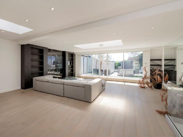 17 Queens Gate Place, SW7