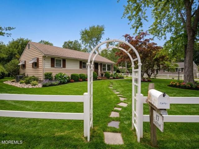 17 Railroad Ave, Beachwood, NJ 08722