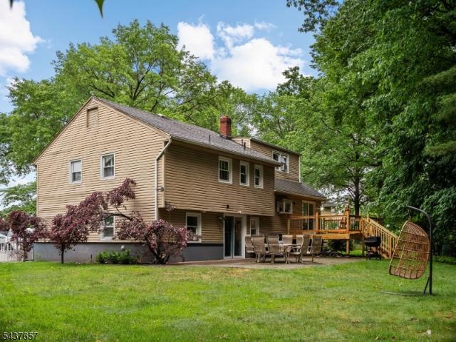 17 Ravine Ct