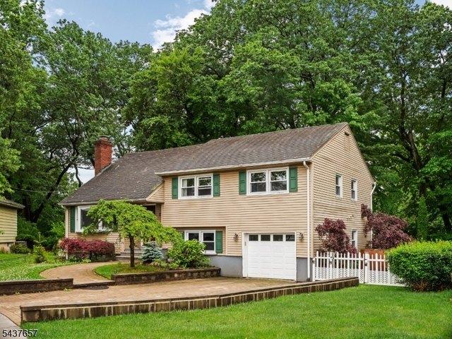 17 Ravine Ct, Clifton, NJ 07013