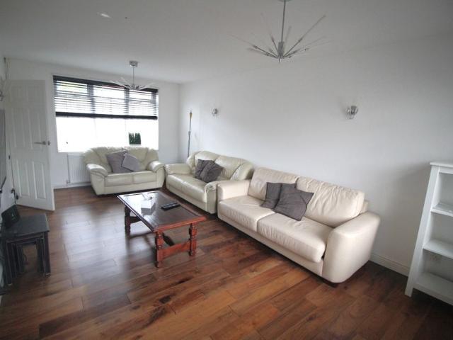 17 Raynel Gardens, LS16 6BW, Leeds