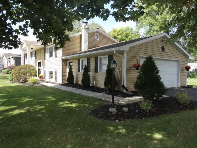 17 Redwing Ln, Horseheads, NY 14845 | MLS #R1670 | Compass