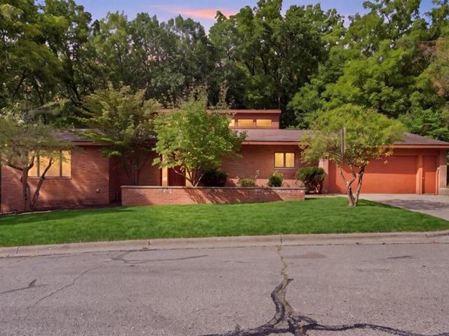 17 Regent Dr, Ann Arbor, MI 48104