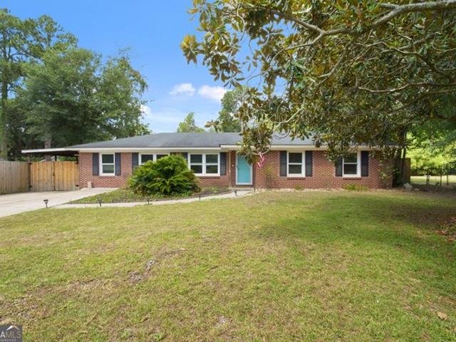 17 Regent Dr, Savannah, GA 31406