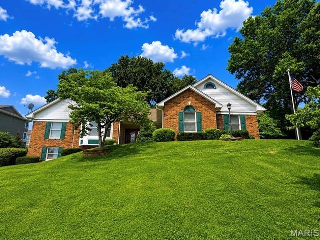 17 Rio Vista Dr, Saint Charles, MO 63303