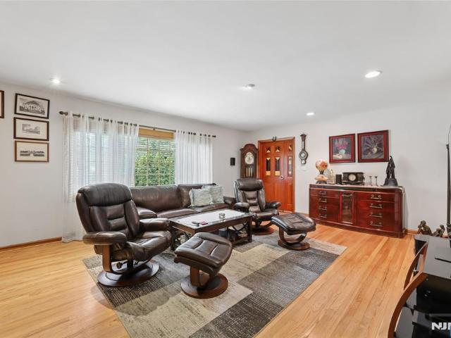 17 River Drive