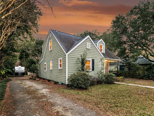 17 Riverdale Drive