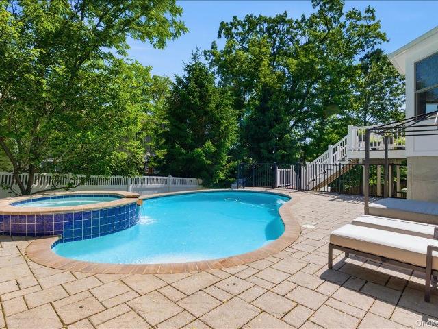 17 Riverton Drive