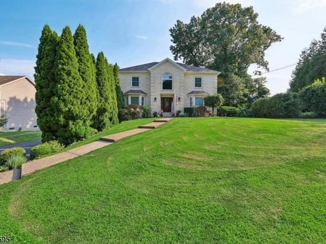 17 Rosenbrook Dr, Lincoln Park, NJ 07035