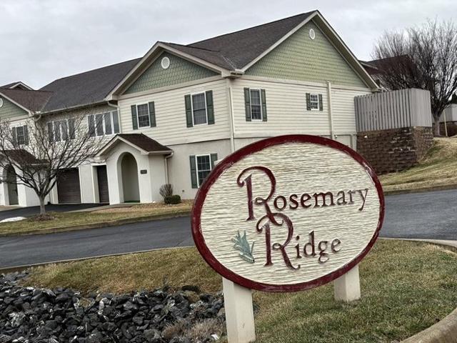 17 Rosewood Ct Unit 101, Fishersville, VA 22939