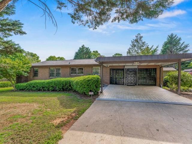 17 Runnymede Rd, Greenville, SC 29615