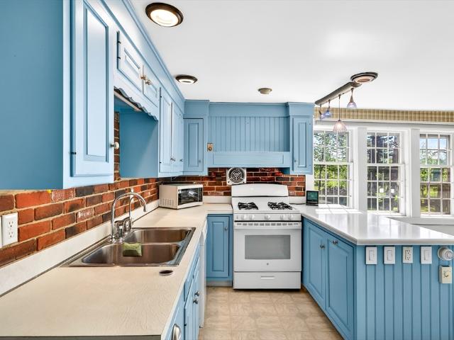 17 S Main St, Petersham, MA 01366 | MLS #73529