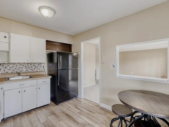 17 S Bartlett Rd, Streamwood, IL 60107