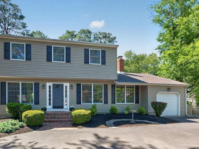 17 Sherwood Dr, Medford, NJ 08055