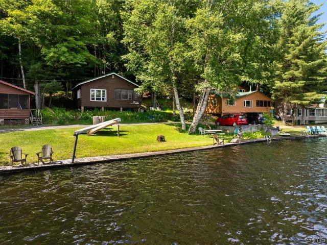 17 Sixth Lake Rd
