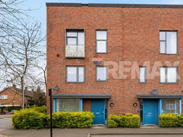17 South Molton Road, London, E16 1PE, United Kingdom | 4 bed townhouse for rent #167387763 | Rentberry