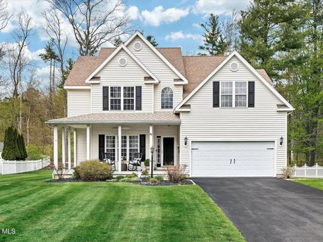 17 Springfield Dr, Malta, NY 12118