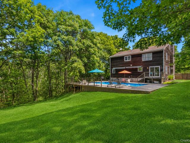 17 Squires Boulevard