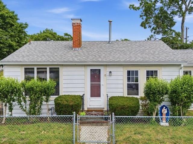 17 Swift Ave, Wareham, MA 02571