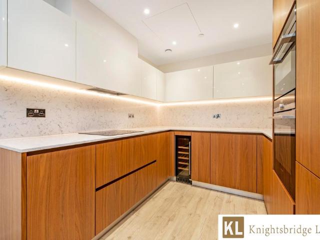 17 Stable Walk, London E1 2 bed apartment to rent £3,950 pcm £912 pw