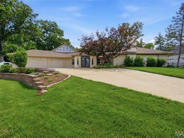 17 Stacy Dr, Saint Louis, MO 63132