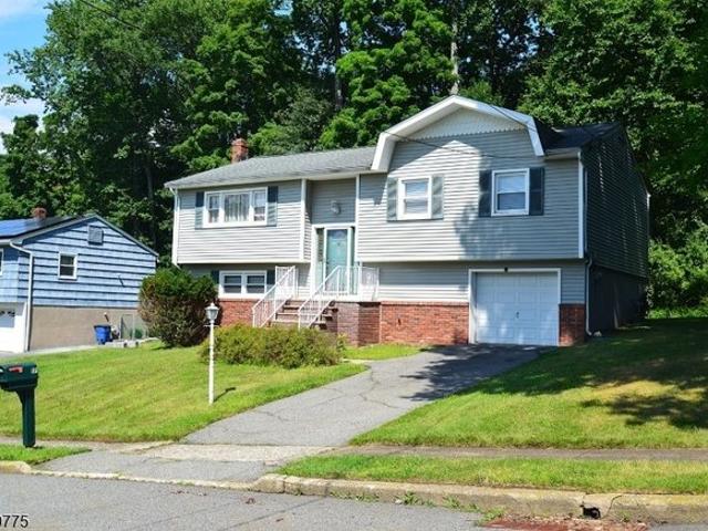 17 Stafford Dr, Wanaque, NJ 07465