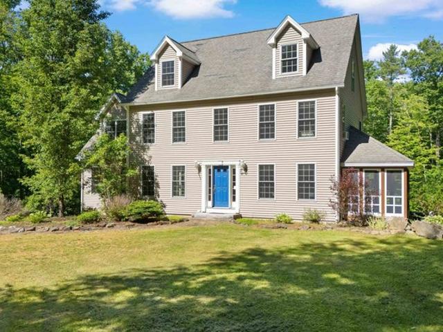 17 Stanley Pond Dr, Rochester, NH 03839