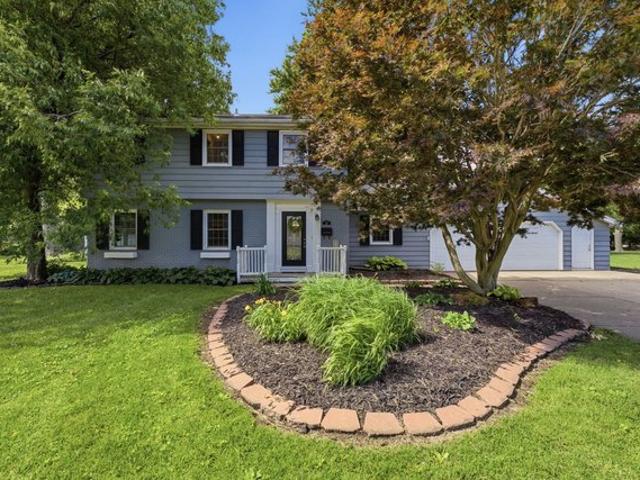 17 Sunset Cir, Bettendorf, IA 52722