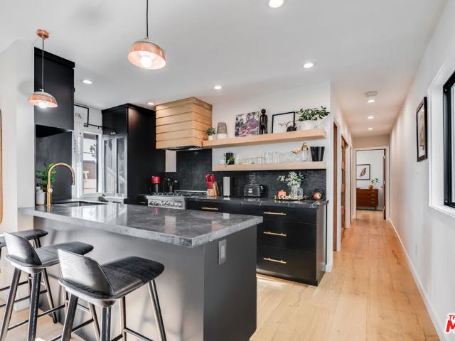 17 Sunset Avenue 4