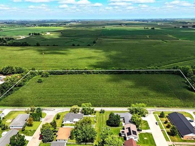 17th St, Washington, IA 52353