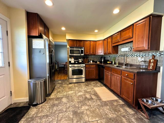 17W484 Earl Ct, Darien, IL 60561 | Compass