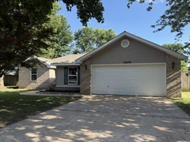 1404 Michael Ln, Siloam Springs, AR 72761
