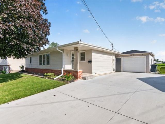 1404 N 9th Avenue Pl E, Newton, IA 50208