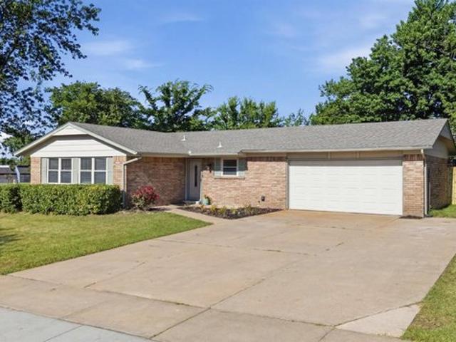 1404 N Cedar St, Owasso, OK 74055