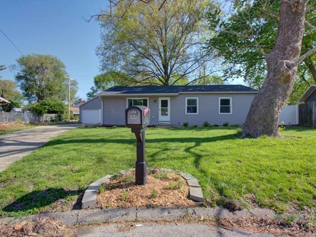 1404 Briarwood Dr, Champaign, IL 61821