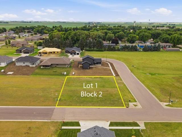 1404 Castle St, Larchwood, IA 51241