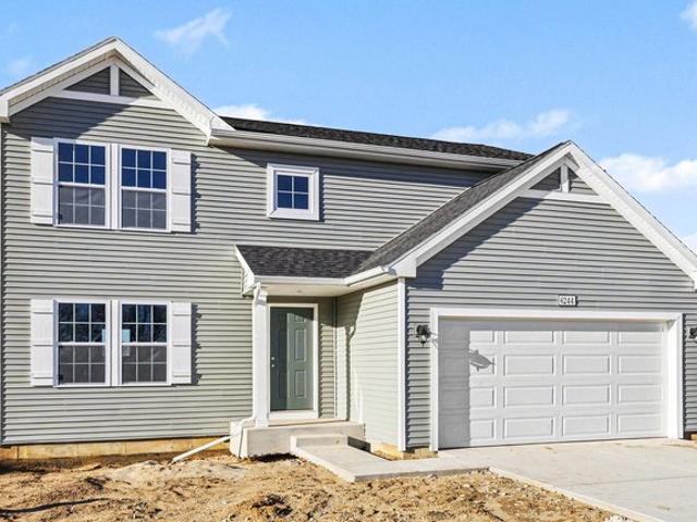 1404 Cedarwood St, Greenville, MI 48838