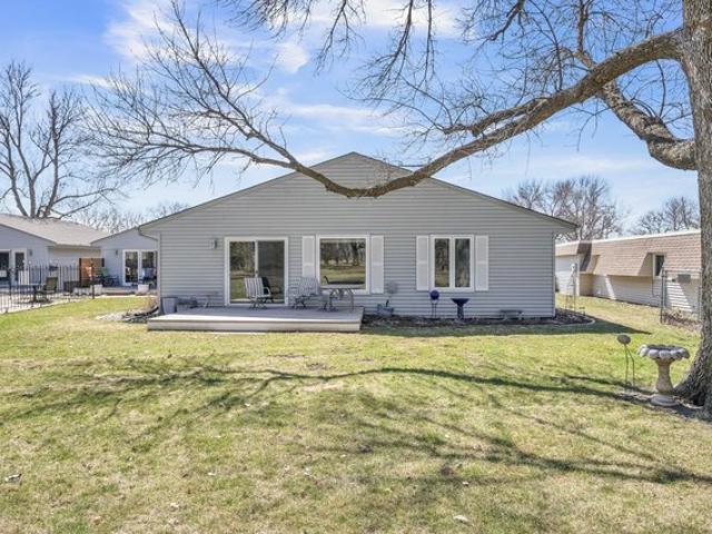 1404 Country Club Dr, Okoboji, IA 51355