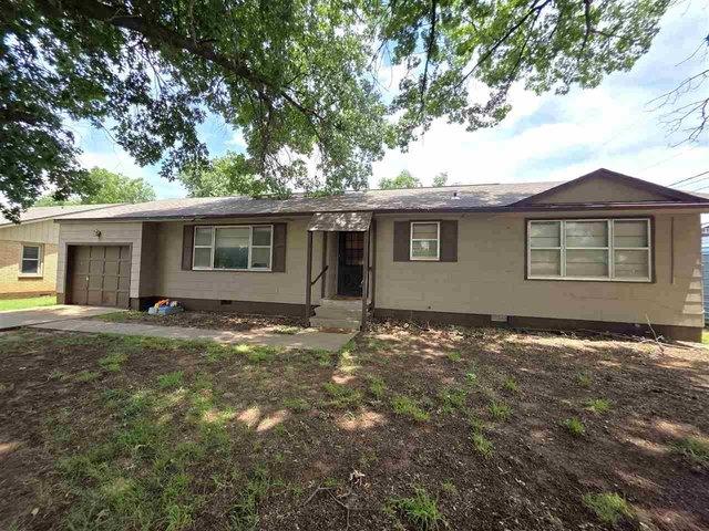 1404 Country Club Dr, Perry, OK 73077