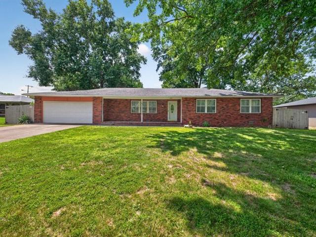 1404 E Lindon St, Bolivar, MO 65613
