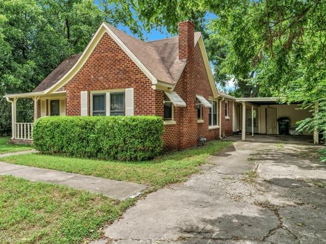1404 E Tennie St, Gainesville, TX 76240